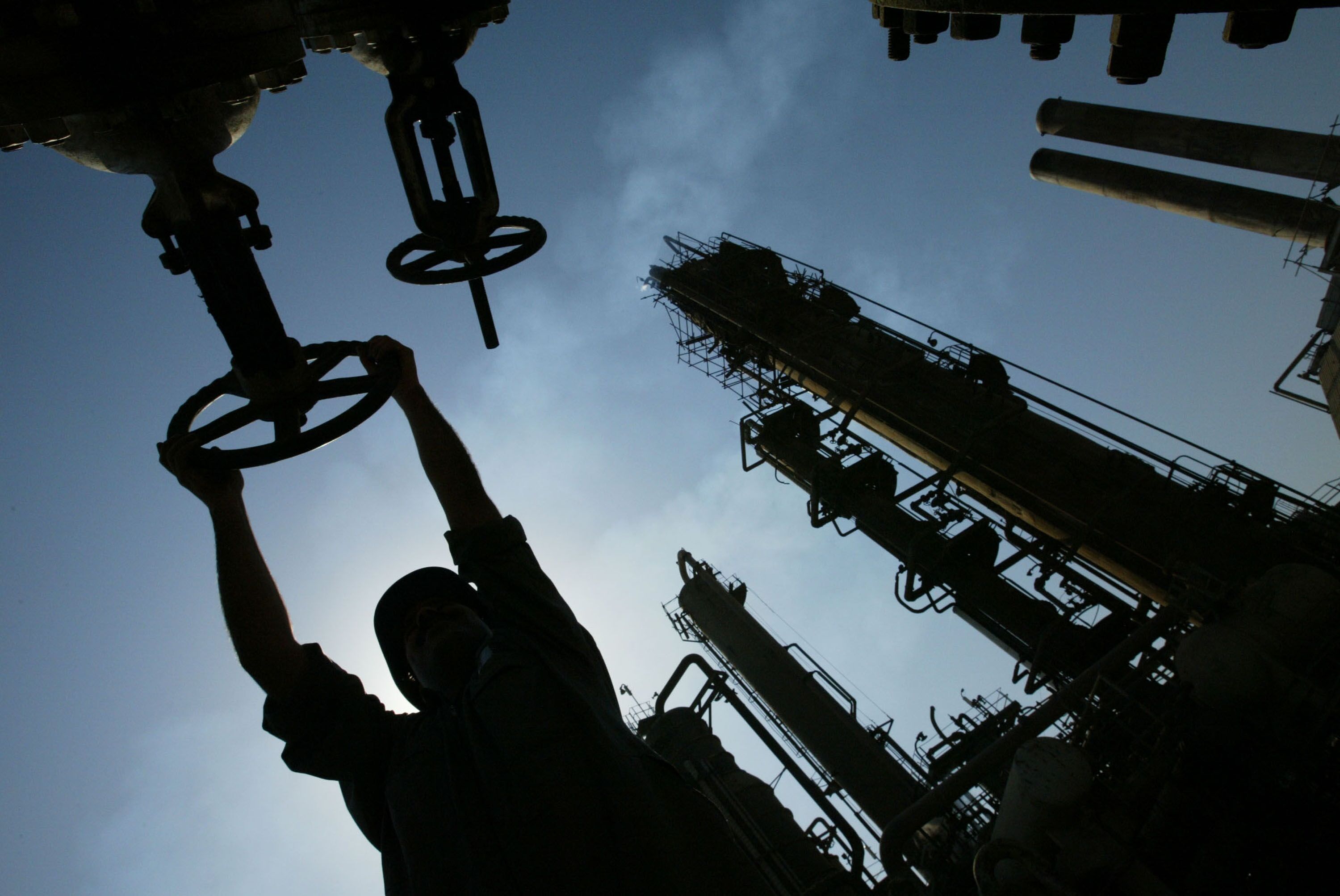 U.S. oil production to hit record amidst declining costs, drilling ...