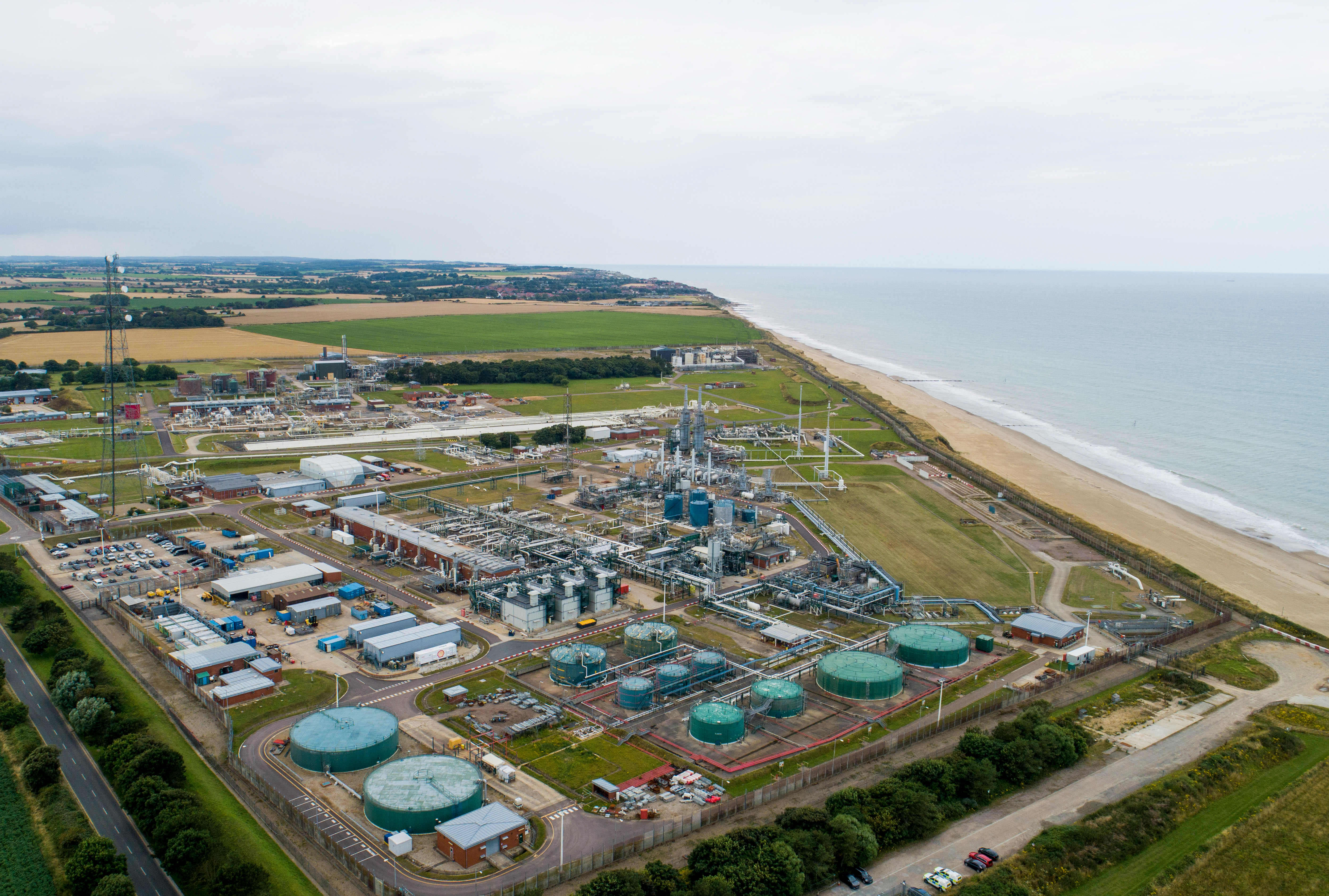 Shell, Exxon halt UK North Sea gas sale to Viaro amid regulatory review