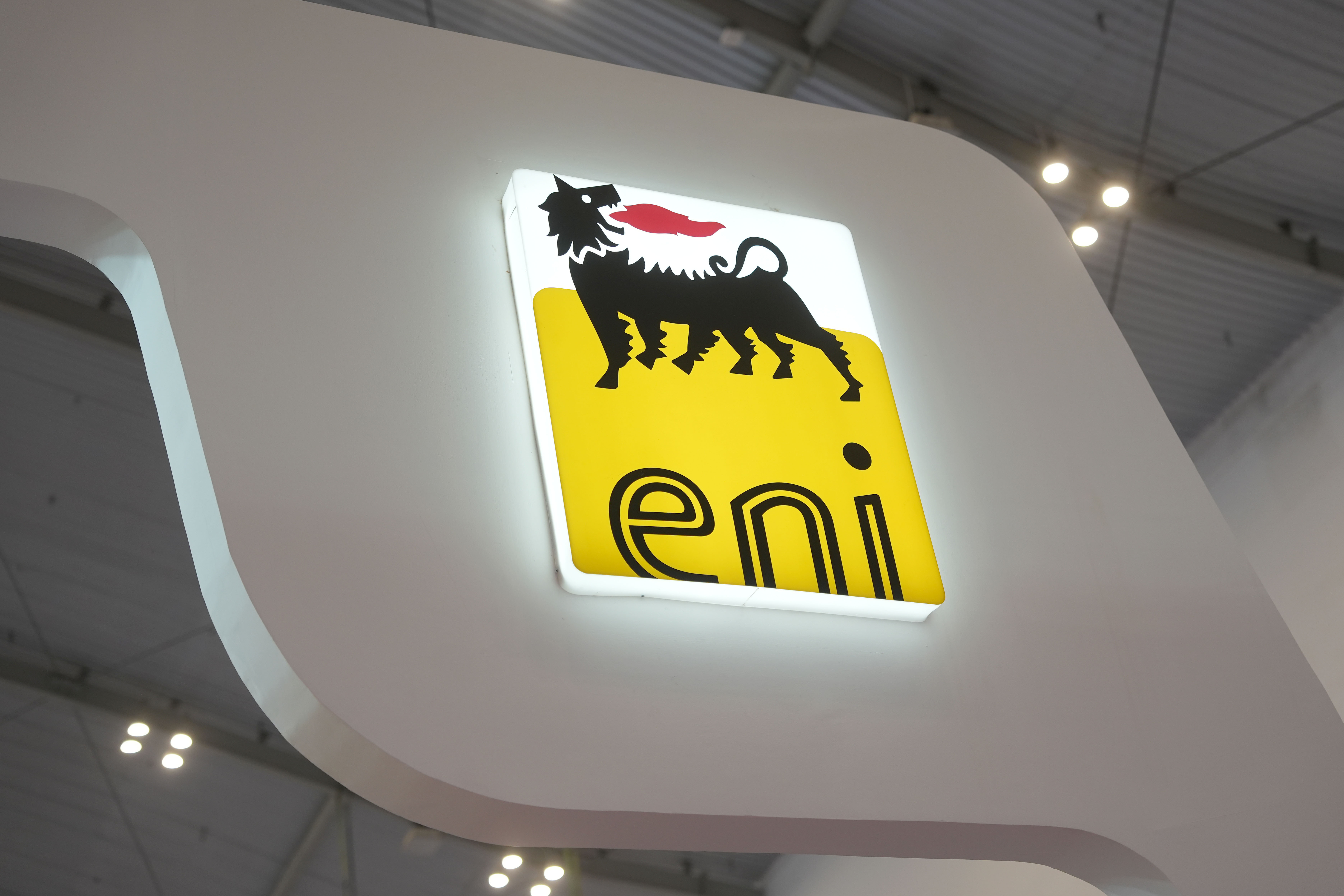 Eni to sell $1.1 billion stake in Ivory Coast exploration operations