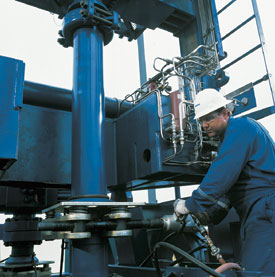 Rig floor equipment: Improved deepwater coiled tubing motion compensation
