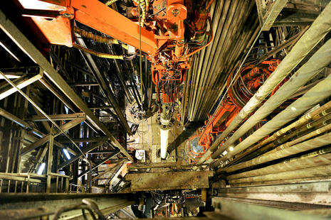 Effective tension in pipes and risers: A bold but simple concept