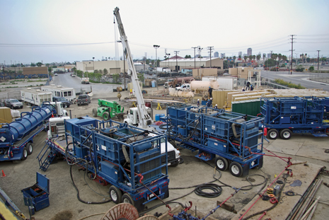 Drilling and gravel-packing sinusoidal wells